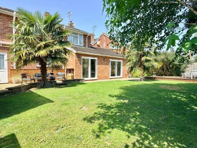 4 bed house for sale