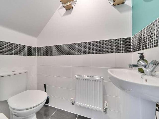 4 bed house for sale