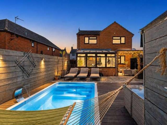 4 bed house for sale