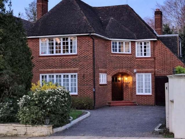 4 bed house for sale
