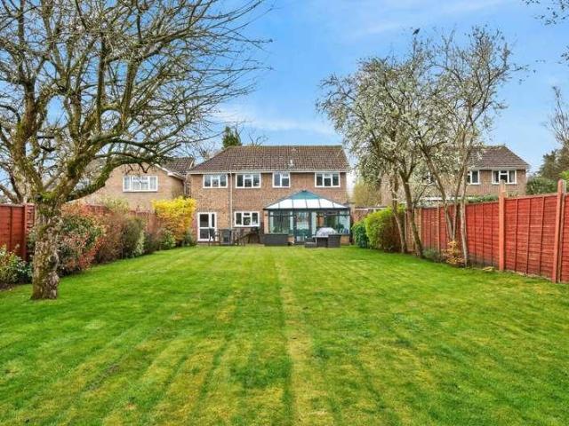 4 bed house for sale