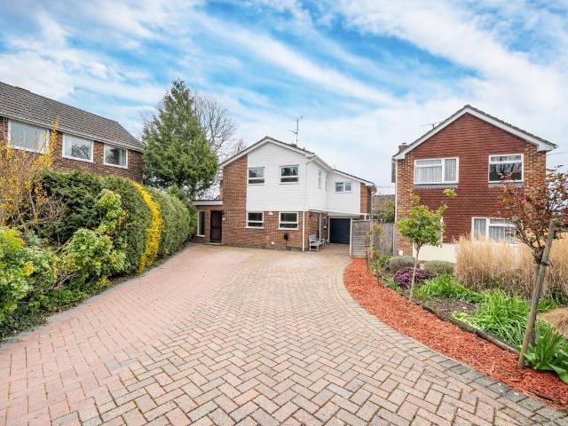 4 bed house for sale