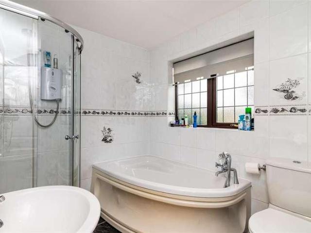 4 bed house for sale