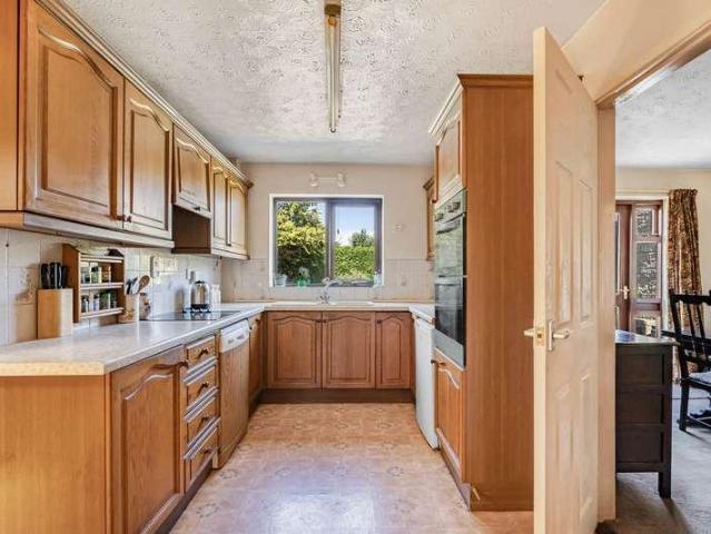 4 bed house for sale