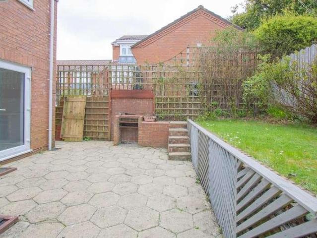 4 bed house for sale