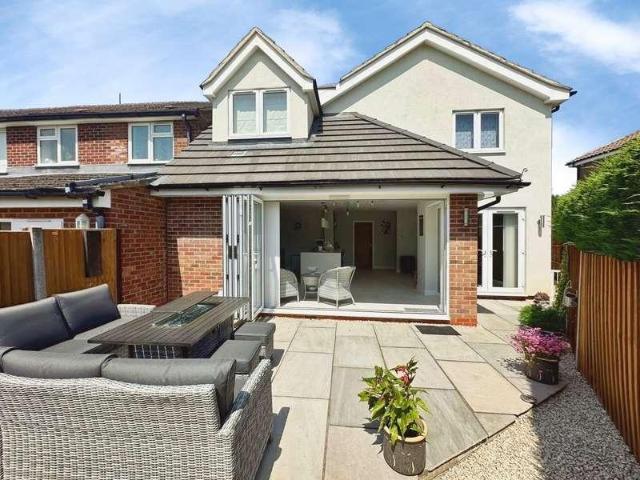 4 bed house for sale