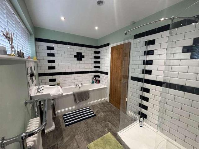 4 bed house for sale