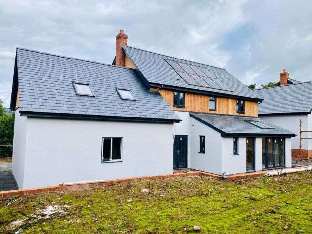 4 bed house for sale