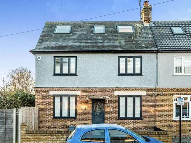 4 bed house for sale in Lyne Crescent, E17, London
