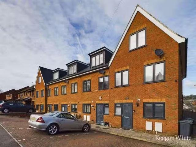 4 bed house for sale in Ogilvie Road, HP12, High Wycombe