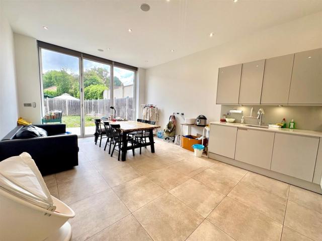 4 Bed House For Rent