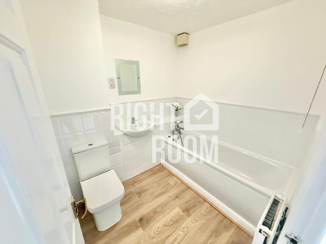 4 Bed House, Grimsby Grove, London E16