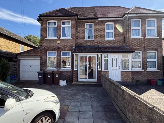 4 Bed House Station Road HOUNSLOW TW3 2AL Dream Homes Residentials Hounslow Limited