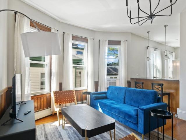 4 bed in Central Square Cambridge on a flexible