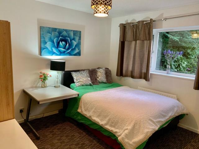 4 bed luxury home available immediately
