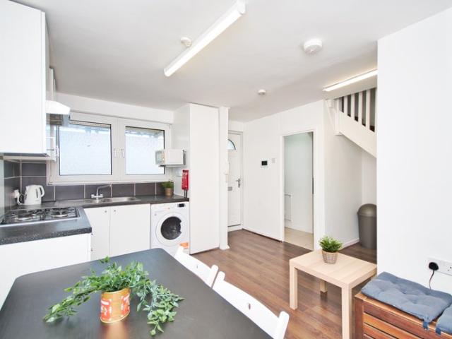 4 Bed Maisonette Near Mile End Station E3
