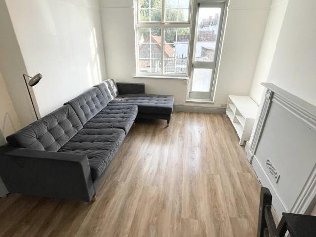 4 bed maisonette near UWE, Hospital & Filton