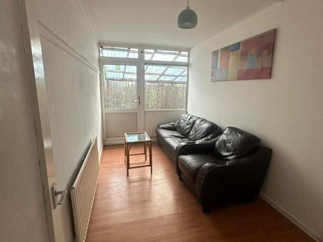 4 Bed Maisonette, Norton House, E1