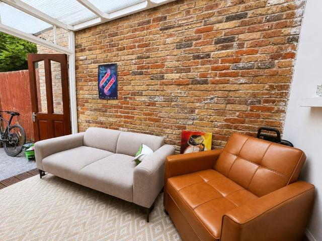 4 Bed Maisonette, Balls Pond Road, N1