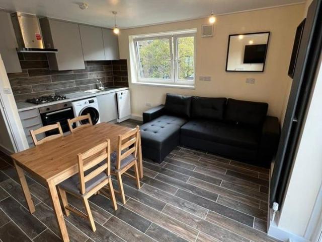 4 Bed Maisonette, Holford House, SE16
