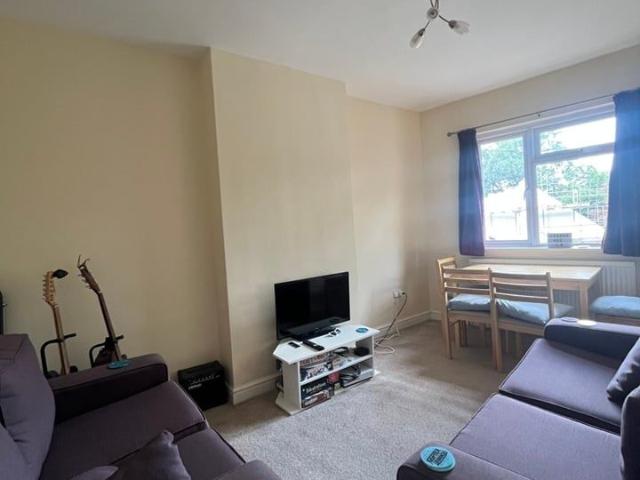 4 Bed Maisonette, Park Parade, W3
