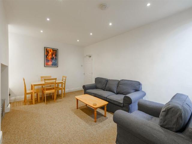 4 bed maisonette to rent in Station Road, South Gosforth, NE3