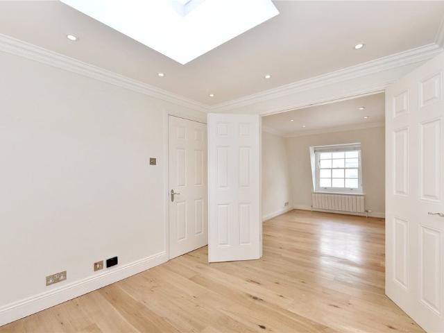 4 Bed Mews House To Rent