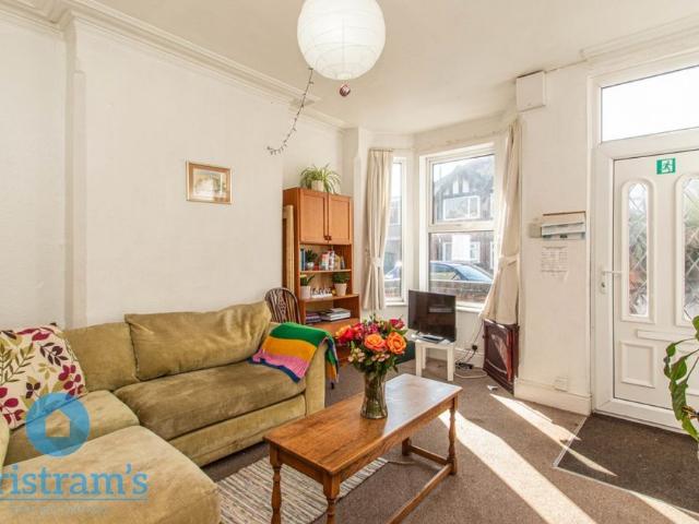 4 bed Mid Terraced House for Rent