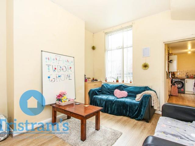 4 bed Mid Terraced House for Rent