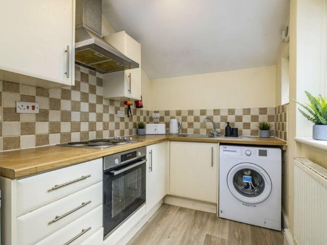 4 bed Mid Terraced House for Rent