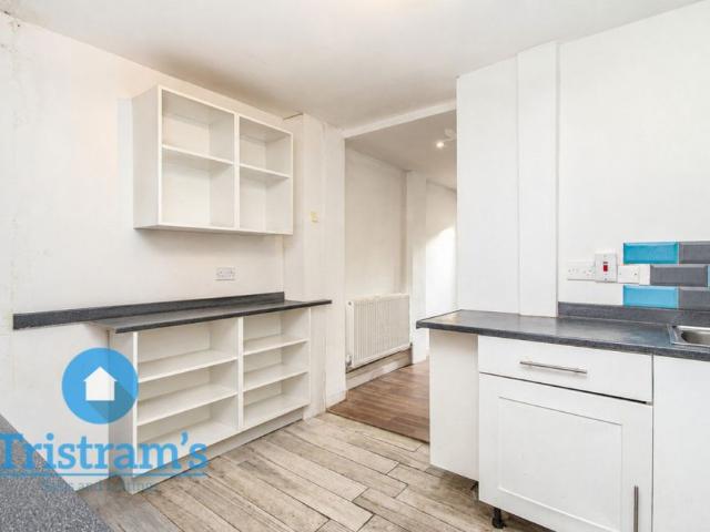 4 bed Mid Terraced House for Rent