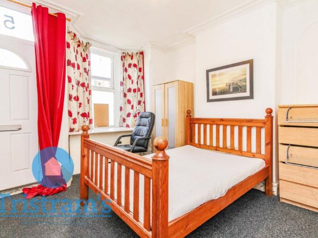 4 bed Mid Terraced House for Rent