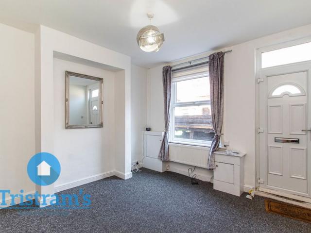 4 bed Mid Terraced House for Rent