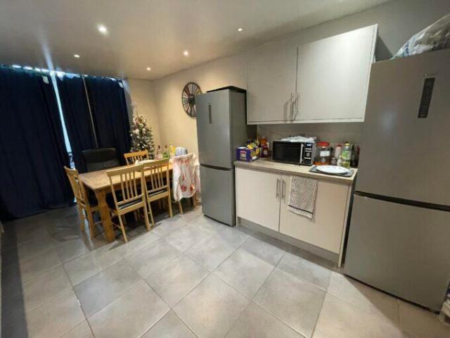 4 bed Mid Terraced House to rent in Lincoln Lincolnshire, LN1, from Lighthouse Property Services Ltd Lincoln. 34068