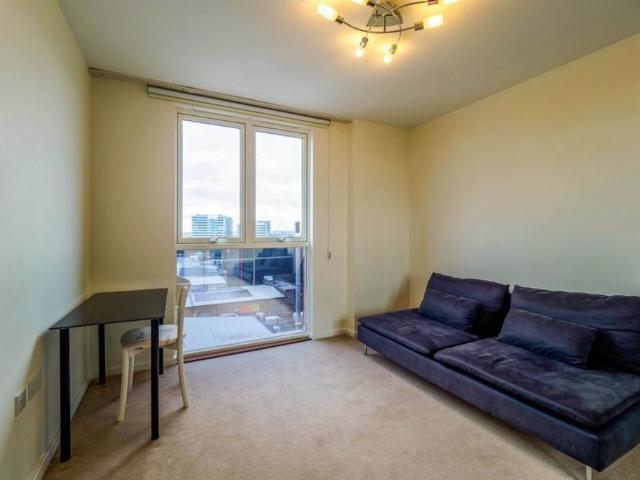 4 Bed Penthouse, Rosenburg Road, W3