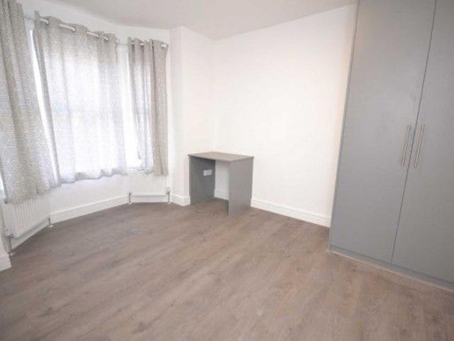 4 Bed Pitcroft Avenue, Reading
