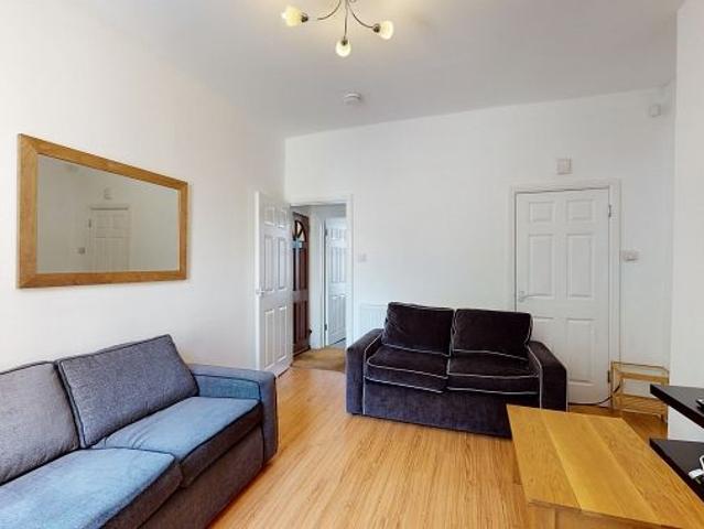 4 Bed Property with Double Bedrooms, Master Bathroom & Ensuite