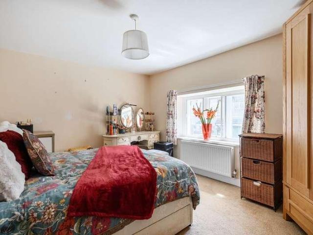 4 bed property for sale