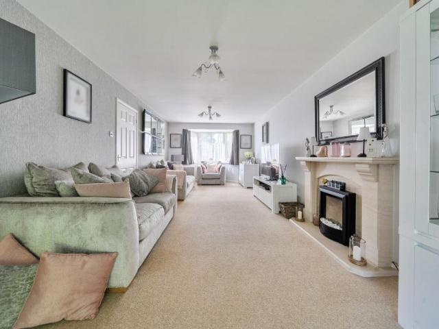 4 bed property for sale