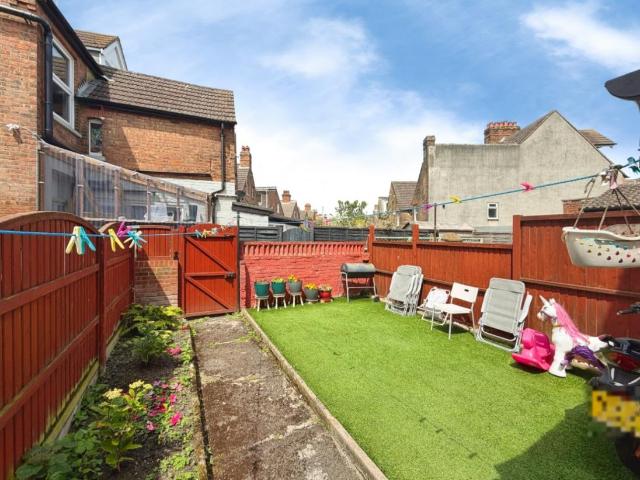 4 bed property for sale