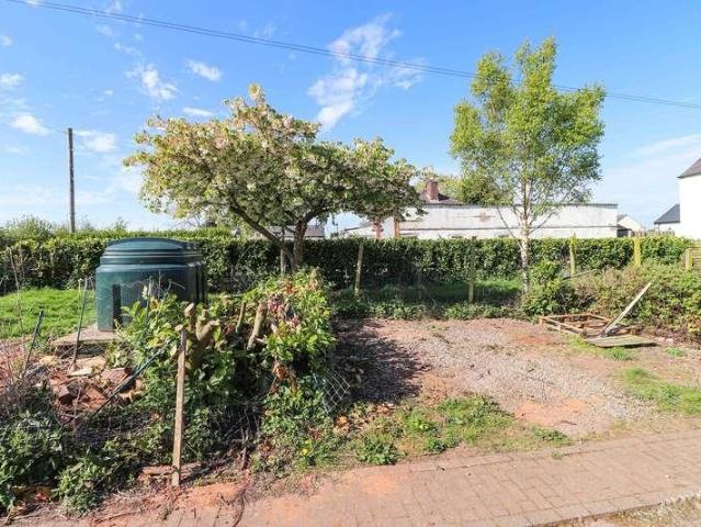 4 bed property for sale