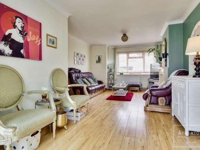 4 bed property for sale