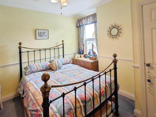 4 bed property for sale