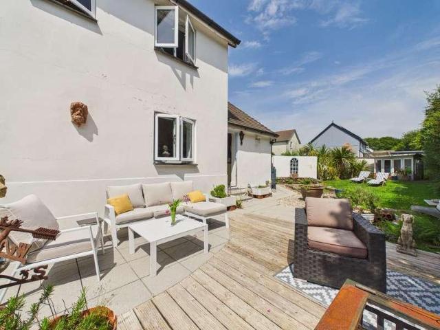 4 bed property for sale