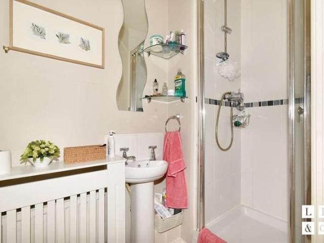 4 bed property for sale