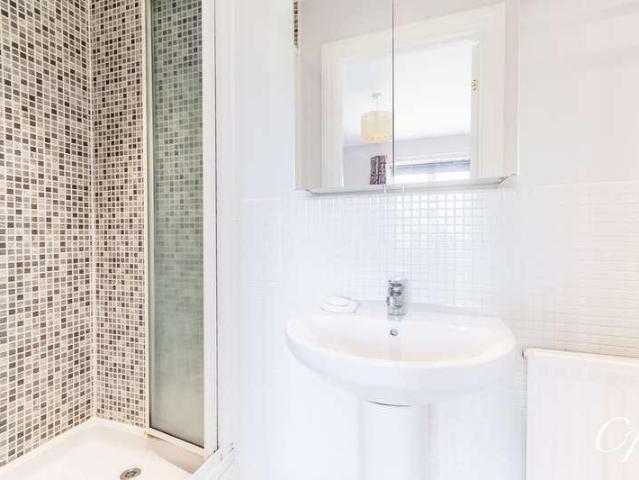 4 bed property for sale