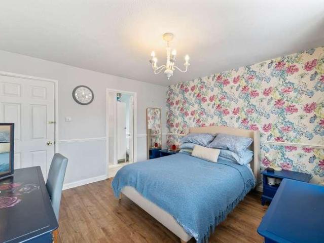 4 bed property for sale