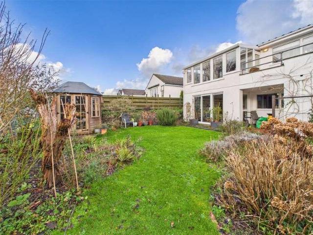 4 bed property for sale