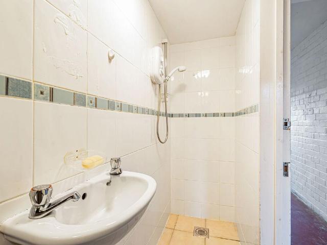 4 bed property for sale