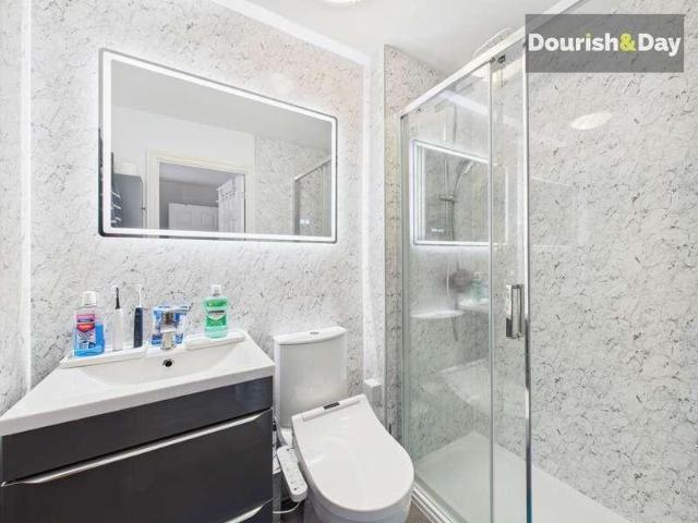 4 bed property for sale